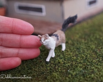 Dollhouse Miniature 1:12th Scale Cat Animal Pet Litter Tray and a ...