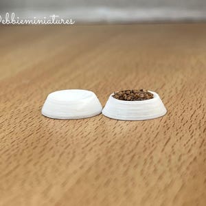 Dollhouse Miniature 1:12th Scale Realistic Pet Food and Water Bowl Set ...