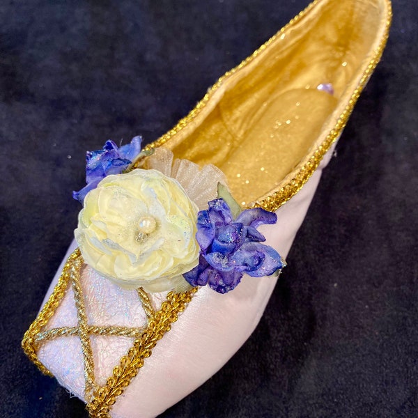 Nutcracker Pointe Shoe - Etsy