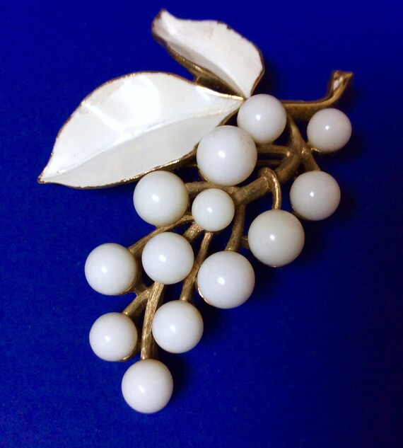 Vintage berry cluster - Gem