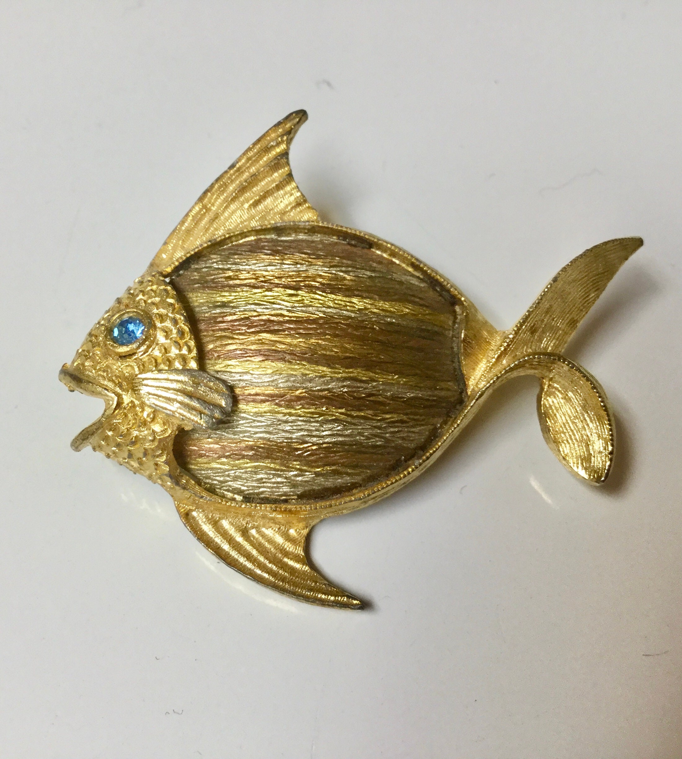 Signed JJ Lucite Fish Vintage Brooch Pin Rhinestone Eye Gold - Etsy Israel