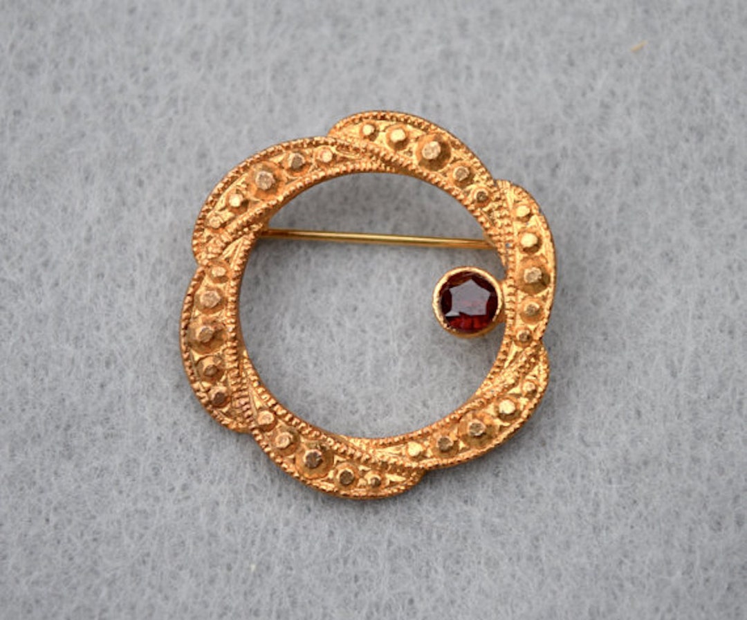 Vintage Textured Marquesite Gold Tone Red Rhinestone Circle Brooch Pin ...