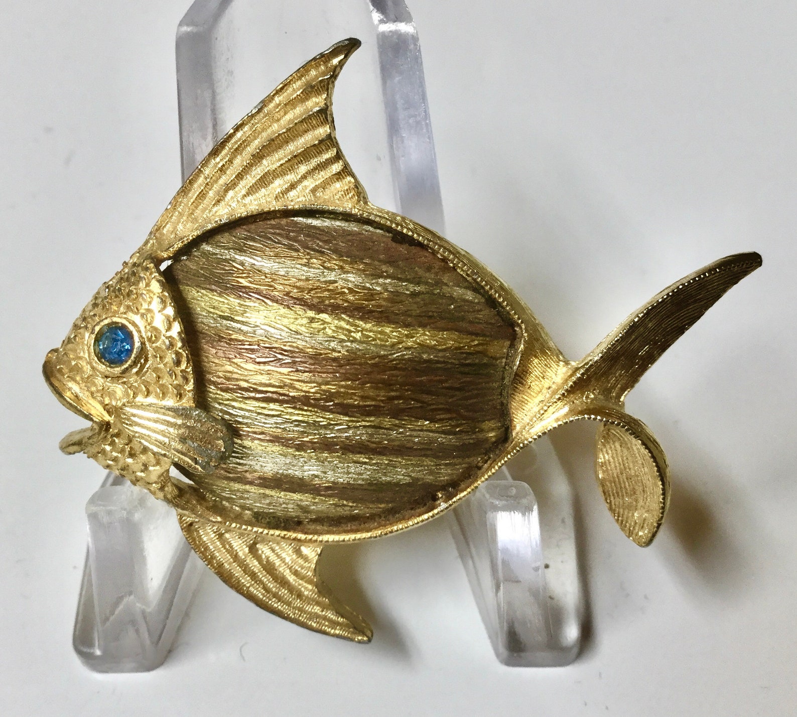 Signed JJ Lucite Fish Vintage Brooch Pin Rhinestone Eye Gold - Etsy Israel