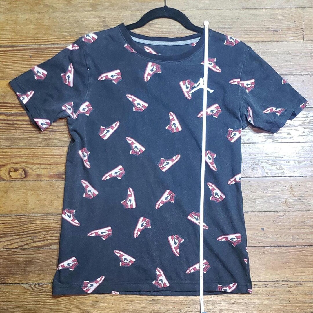 Nike 8-bit Air Jordan Shoe Jumpman Michael Jordan All Over Print Child ...
