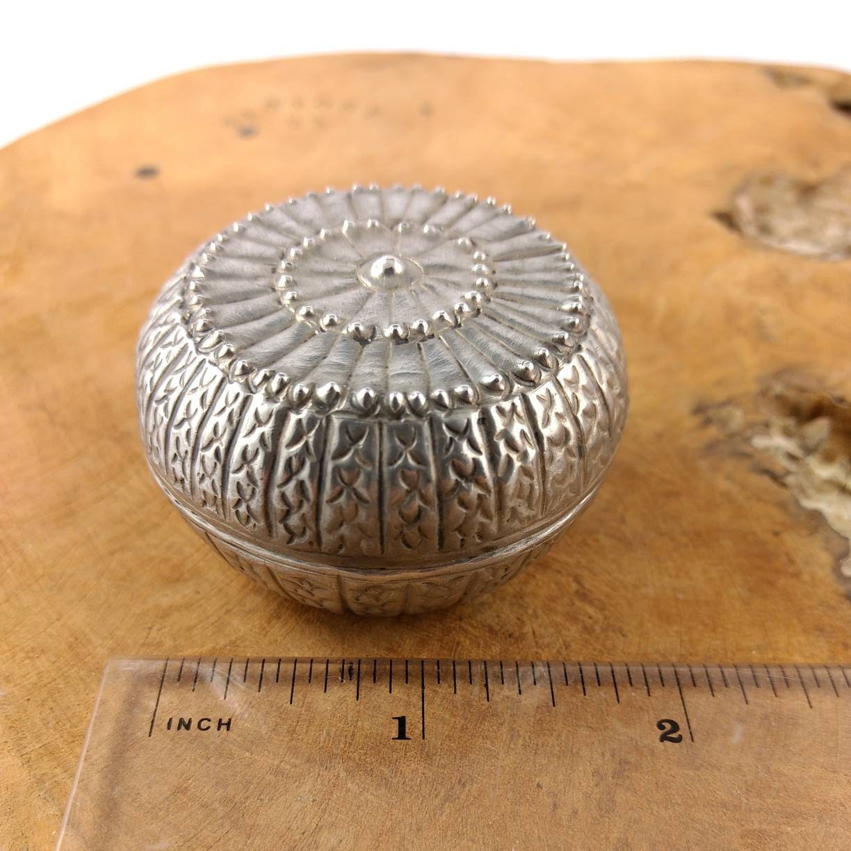 Silver Dresser Powder Box - Pouder Case - Pills Case - Silver - Knick ...