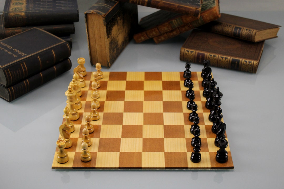 Altes Schachspiel Brettspiel Mit Figuren Aus Holz 60er Jahre ...