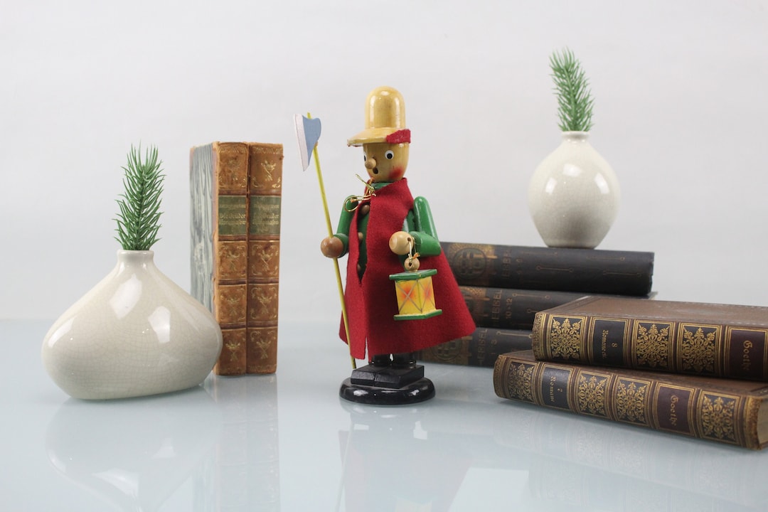 Smoking Man Wooden Decoration Wooden Smoking Figure Smoking Men ...