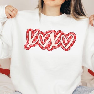 XOXO Valentines Sweatshirt, Checkered Valentine's Day Crewneck, Girlfriend Valentine Sweater ...