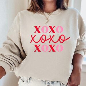 XOXO Valentines Sweatshirt, Cute Valentine's Day Crewneck, Girlfriend Valentine Sweater, Love ...