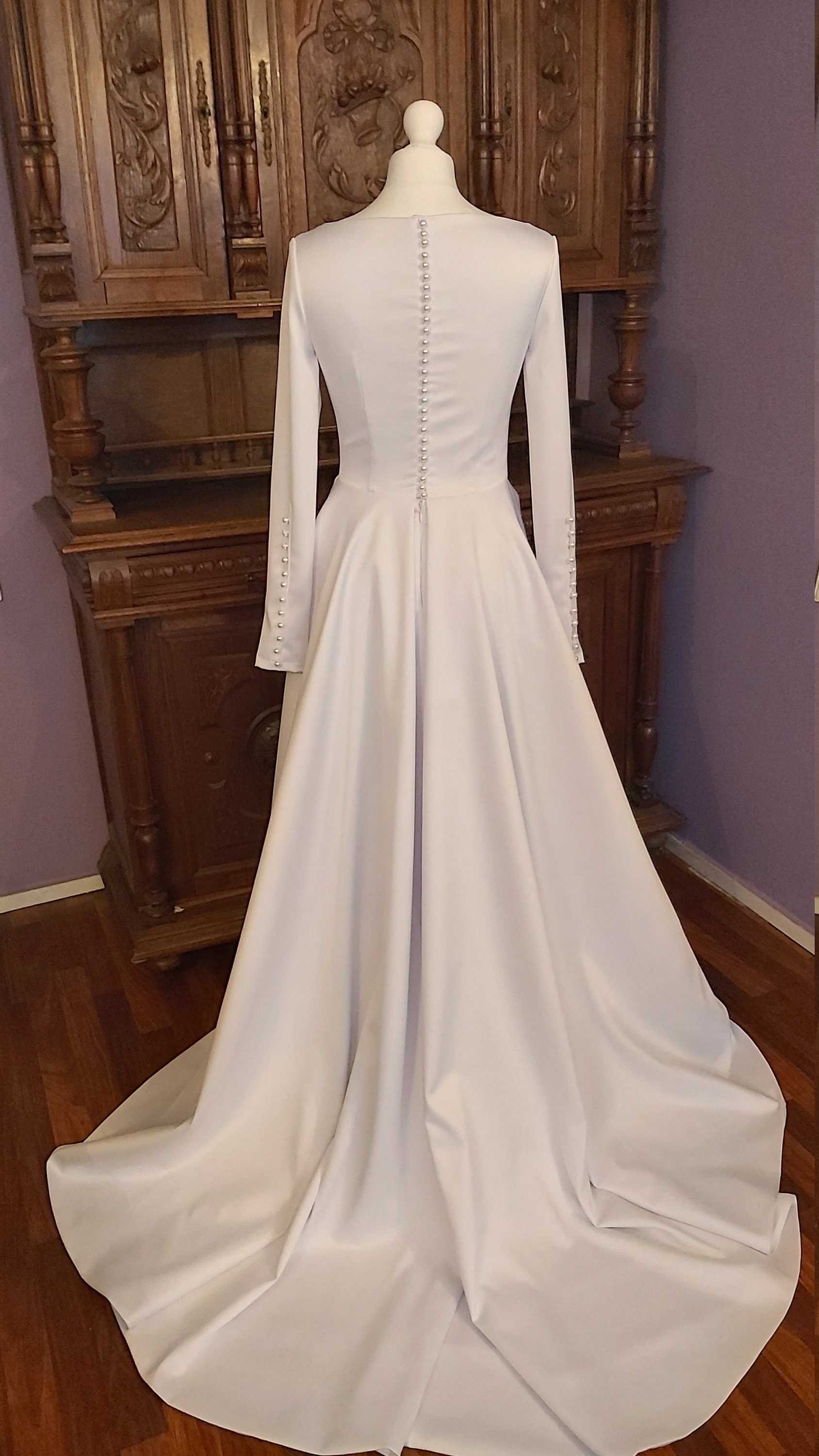 Robe de mariée en satin avec manches longues avec un dos fermé | Etsy