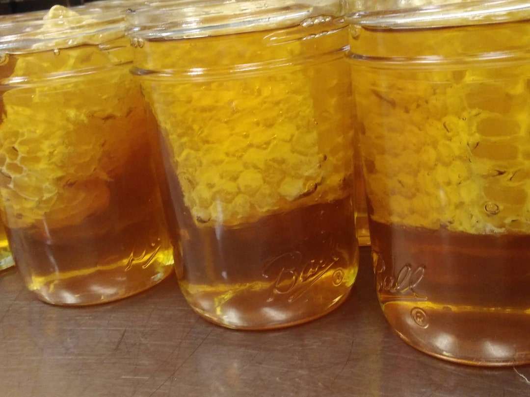 Raw Honey With Honeycomb Chunk Comb 10.5 Oz. Half Pint Mason Jar, Honey ...