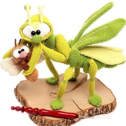 Praying Mantis Crochet Pattern by Mala Designs ® - Etsy