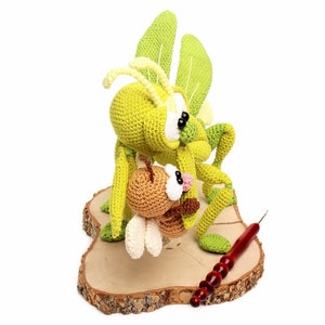 Praying Mantis - Crochet Pattern by Mala Designs ® - Etsy