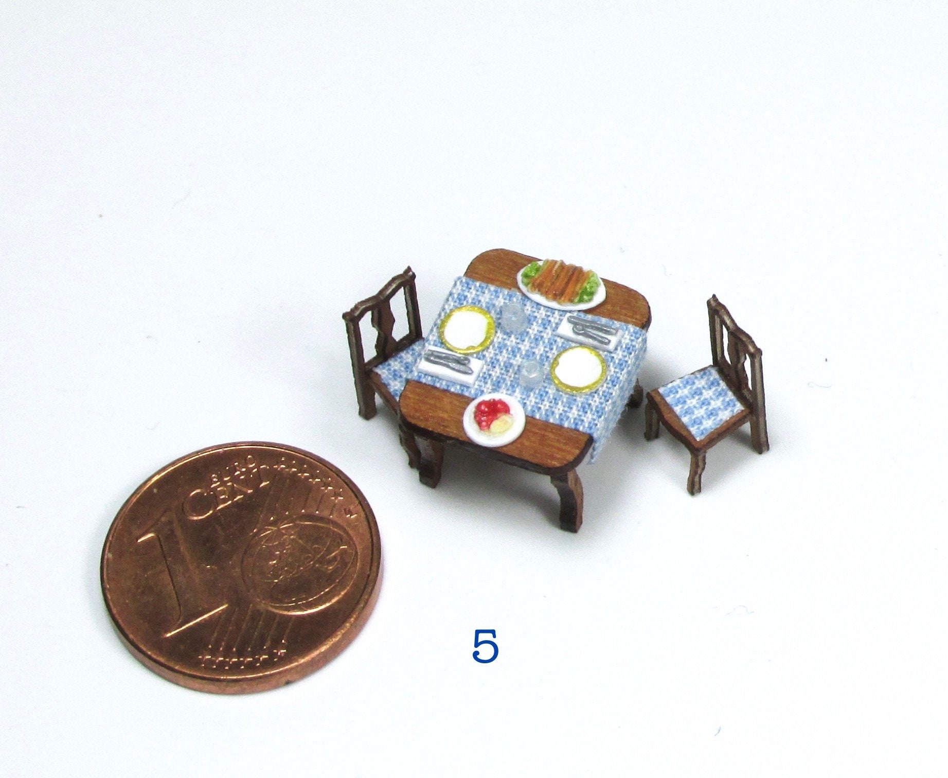 Accurate and realistic micro table with two chairs, 1/144 scale