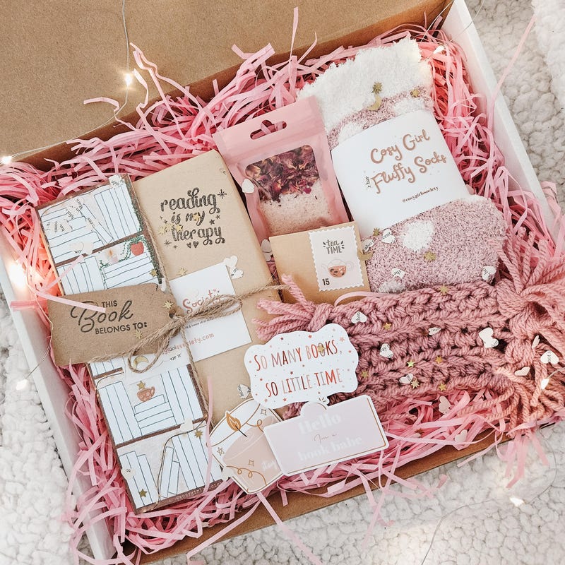 Cozy Girl Gift Box - 60+ Gift Ideas for 2026