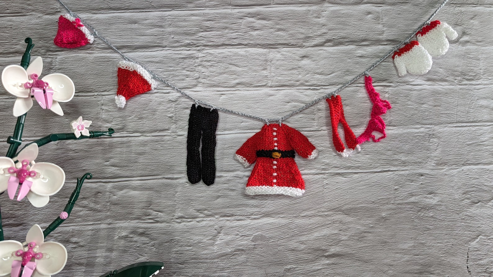 Santa's Washing Line hand Knitted Christmas Garland - Etsy