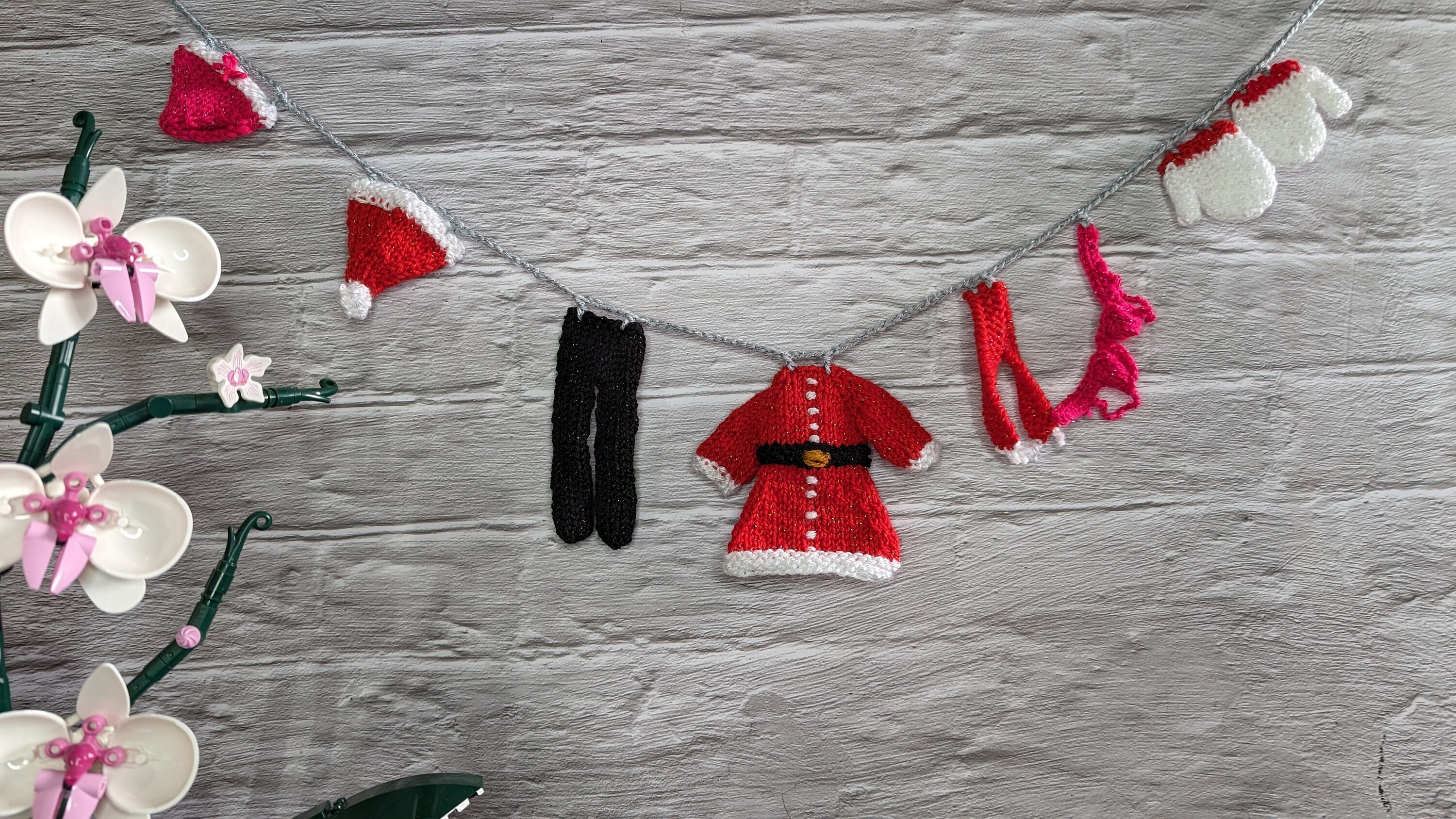 Santa's Washing Line hand Knitted Christmas Garland - Etsy