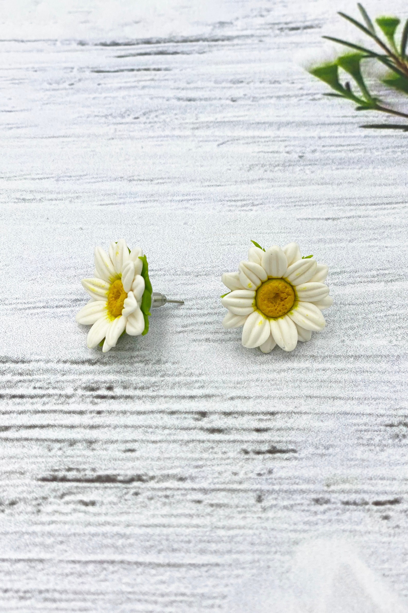 White daisy flower earrings botanical jewelry daisy earrings | Etsy