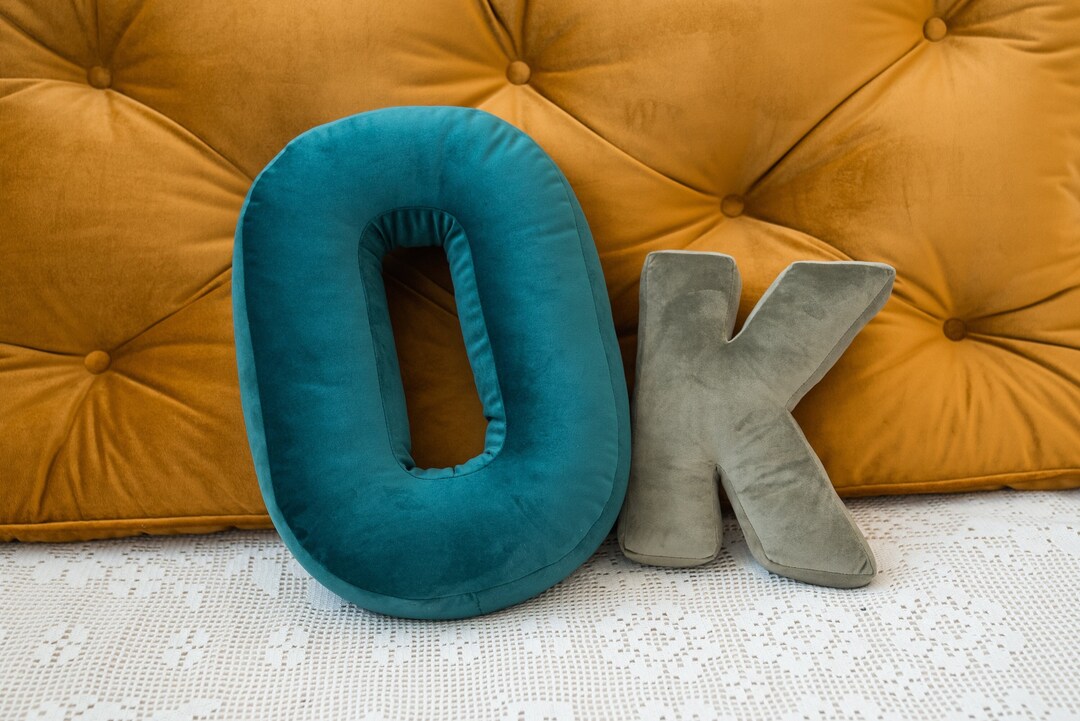 Almohada inicial Cojín con letras Almohada decorativa de terciopelo ...