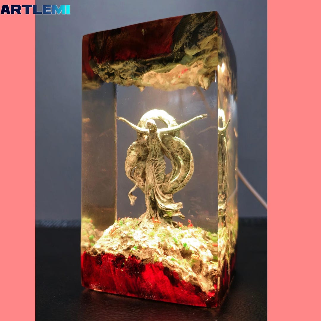 Qu.een Mar.ika Lamp, Quee.n Mar.ika Figure, Epoxy Resin Lamp, Resin ...