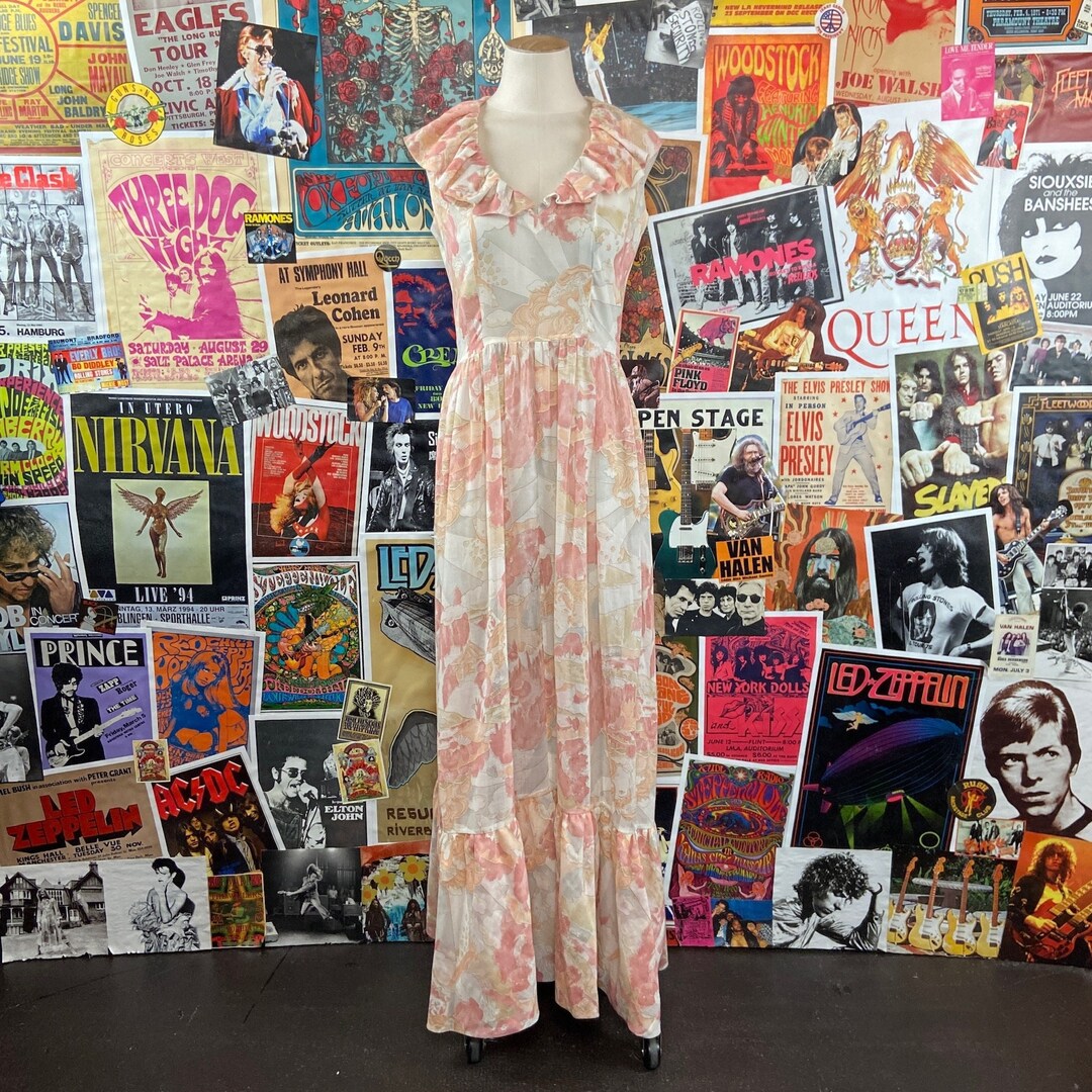 Vintage 70s Art Nouveau Moon & Stars Novelty Print Ruffle Scoop Neck ...