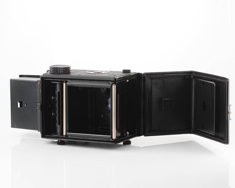 LOMO Lubitel-166b TLR 120 Film Camera | Medium Format 6x6 Twin Lens ...