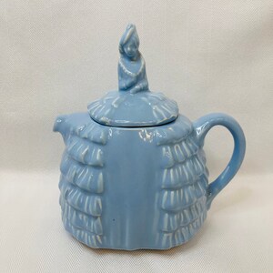 DAINTEE LADY TEAPOT by Sadler of England, Dusty Blue Colour C.1930's ...