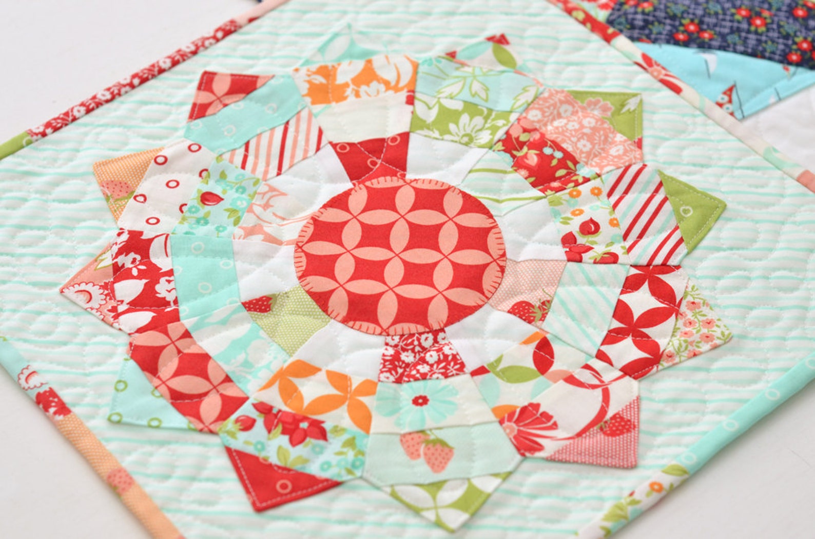 Mini Piccadilly Circus Quilt Pattern by Camille Roskelley of - Etsy