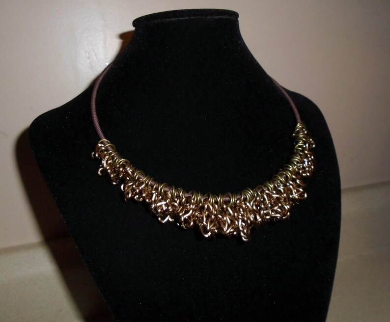 Collier plastron ras-du cou avec chaines de laiton en boucles | Etsy