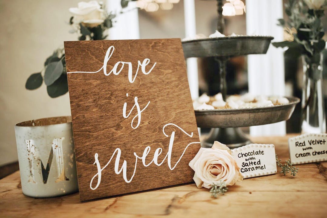 Love is Sweet Wooden Wedding Sign, signo de mesa de postre para boda ...
