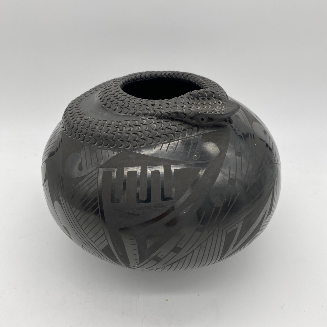 Vintage Large Native American Hand Made Vase Pottery by Yolanda Quezada ...