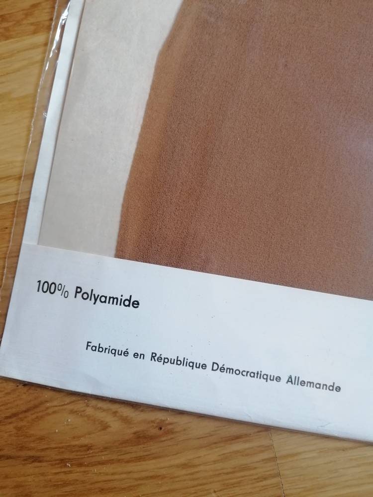 Lingerie d'époque - Paire de bas mousse français fin emballé neuf RDA ...
