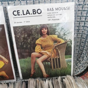 Lingerie d'époque - Paire de bas mousse français fin emballé neuf RDA ...
