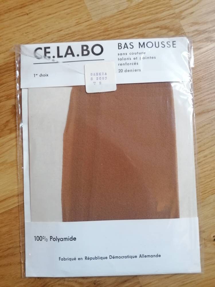 Lingerie d'époque - Paire de bas mousse français fin emballé neuf RDA ...