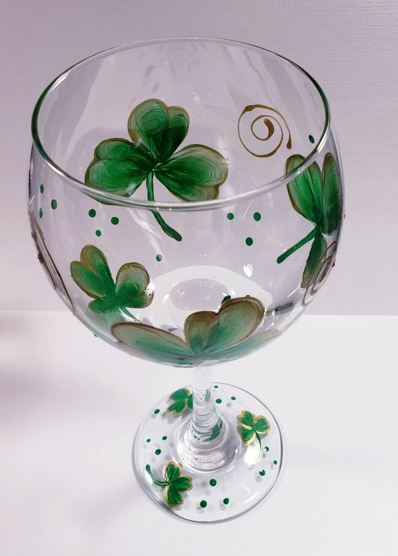 Hand Painted Set of 2 Shamrock Wine Glasses Irish Wine - Etsy