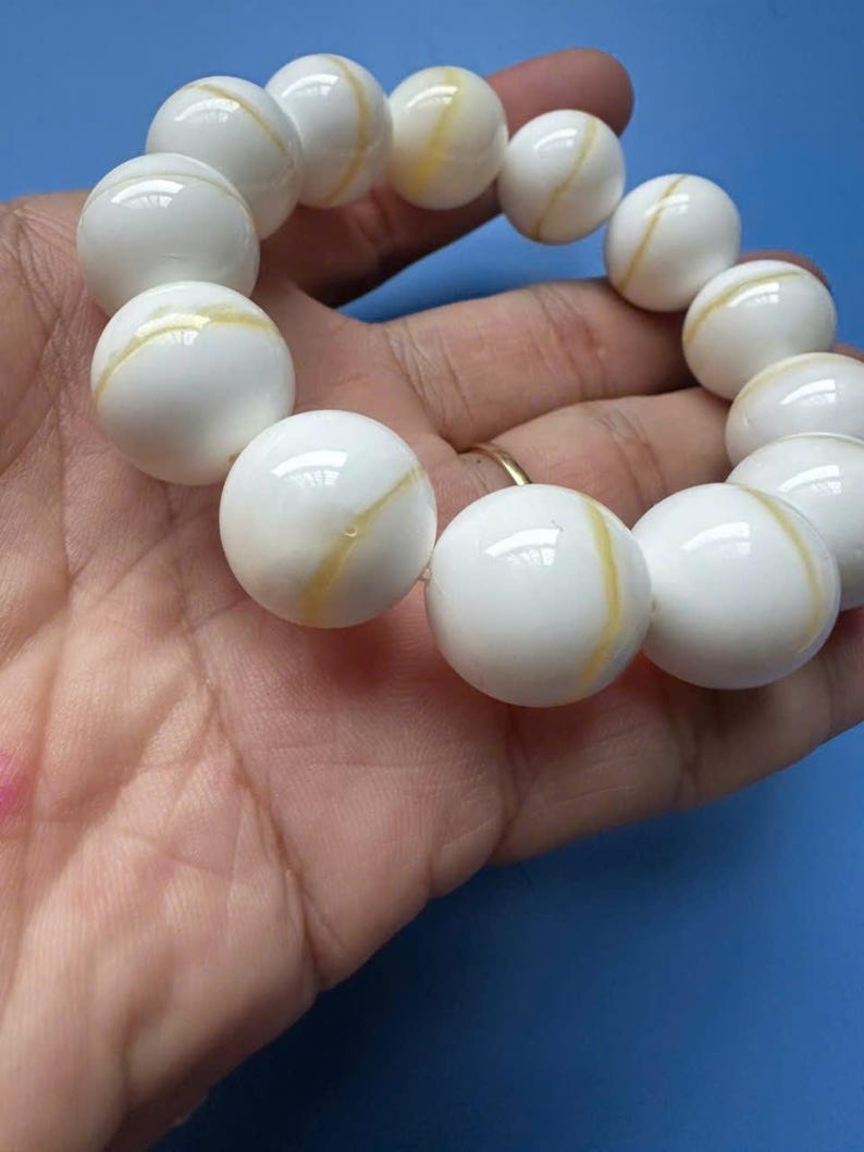 Tridacna Shell Beads: 16mm White Round Beads With Gold Stripe - STOCK ...