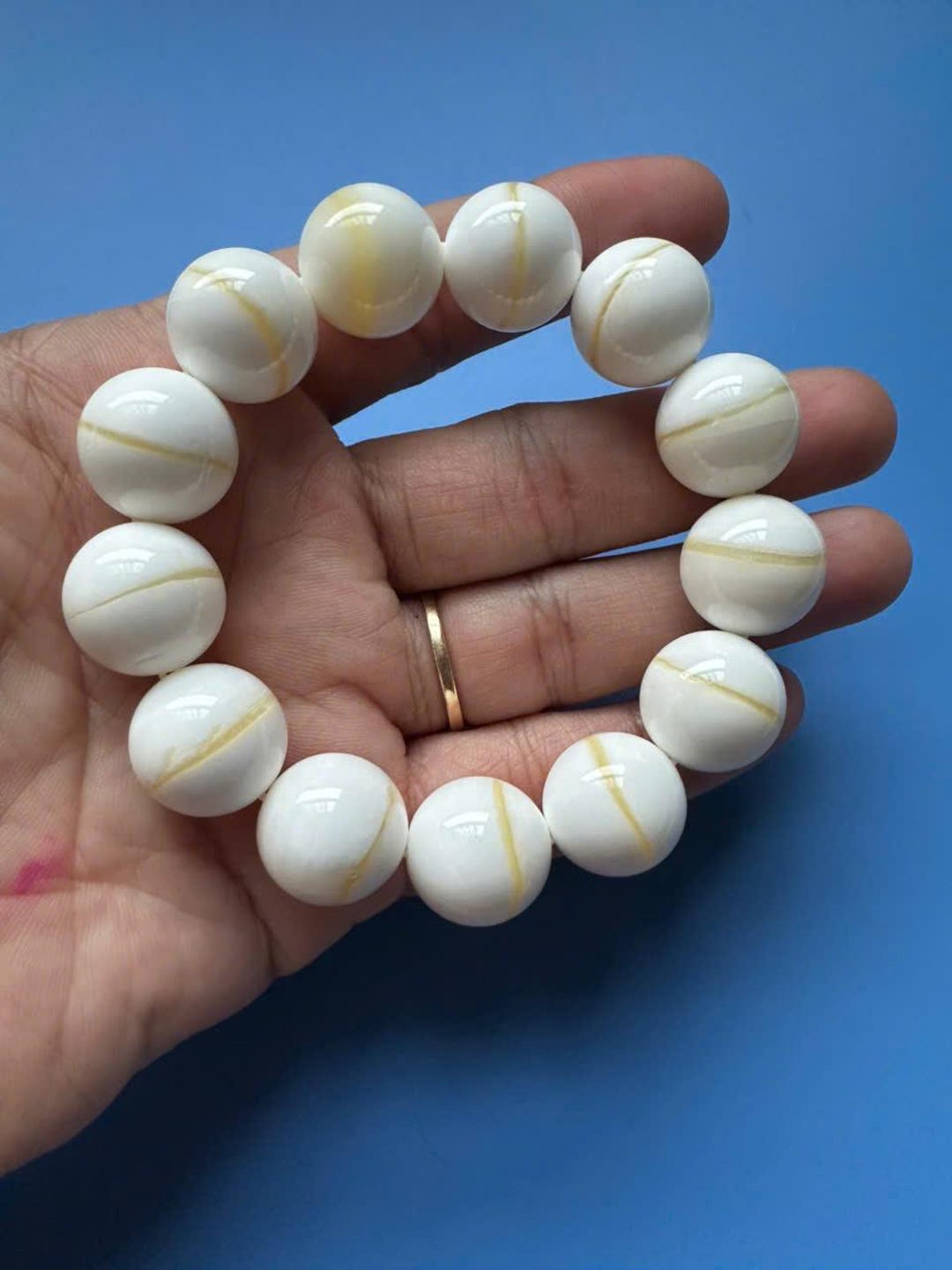 Tridacna Shell Beads: 16mm White Round Beads With Gold Stripe - STOCK ...