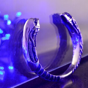 Xenomorph Bracelet Handmade in Solid Silver, Alien Jewelry - Etsy