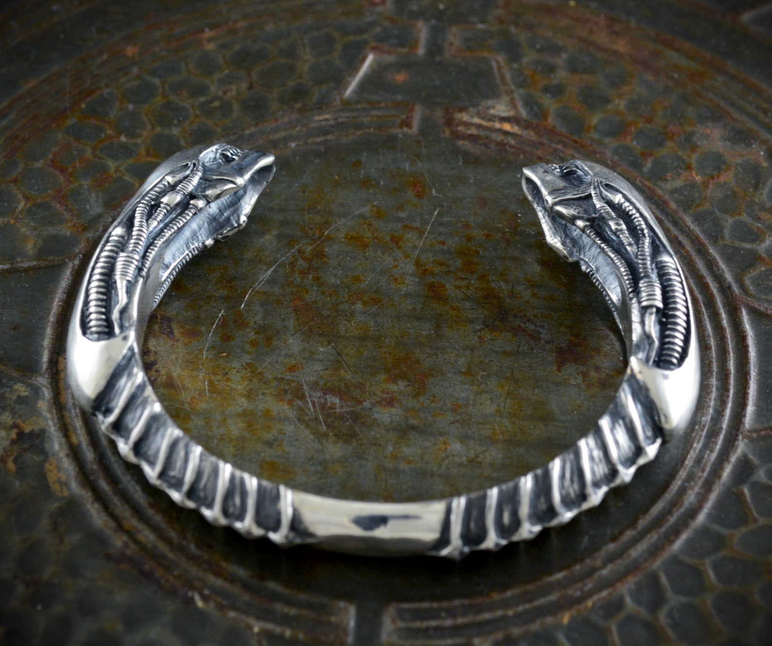 Xenomorph Bracelet Handmade in Solid Silver, Alien Jewelry - Etsy