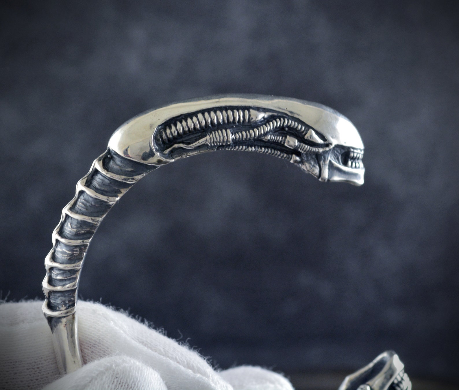 Xenomorph Bracelet Handmade in Solid Silver, Alien Jewelry - Etsy