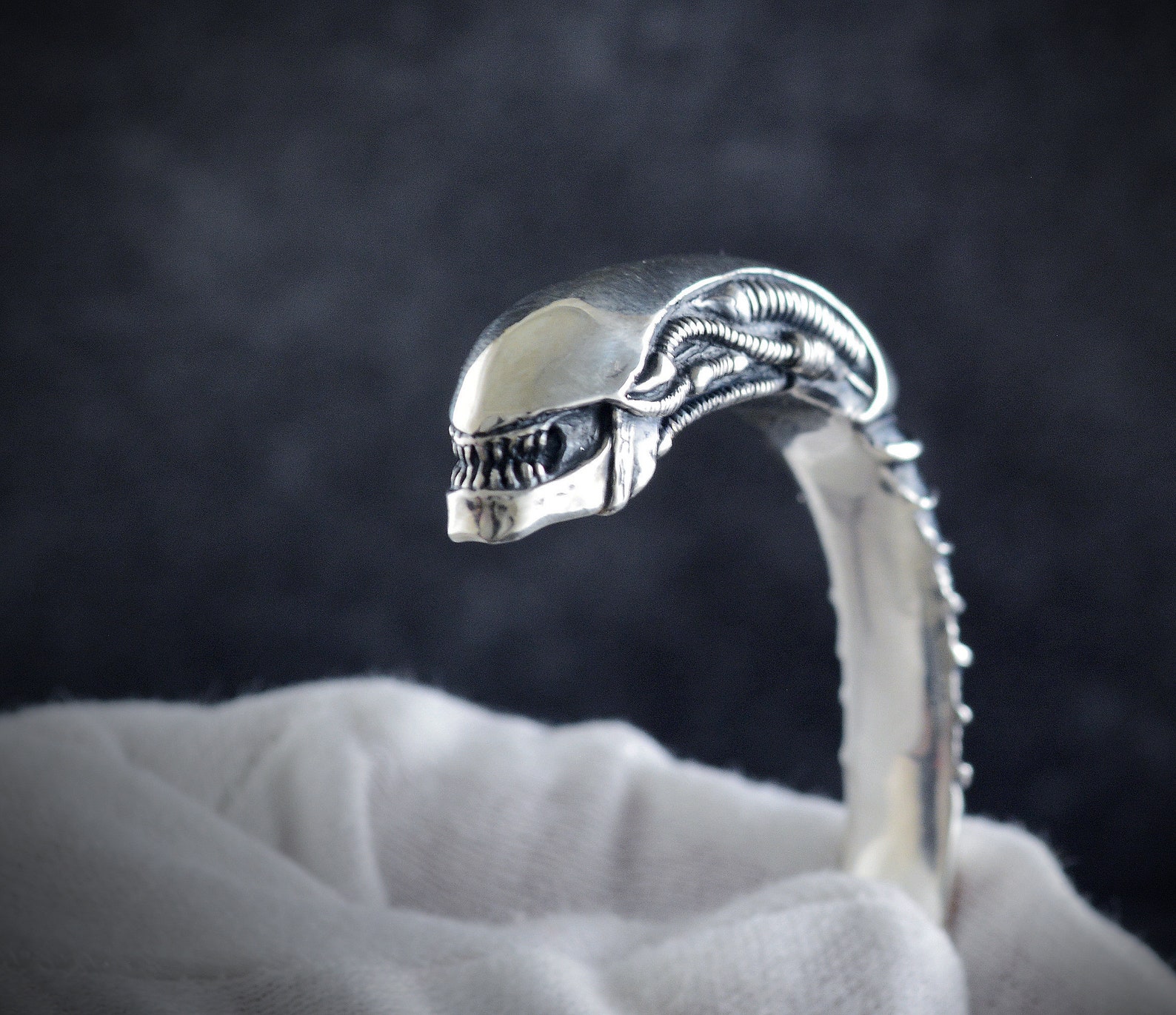 Xenomorph bracelet handmade in solid silver Alien jewelry | Etsy