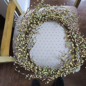 SPRING PIP BERRY Wreath Yellow Green and White Berries With Parchment ...