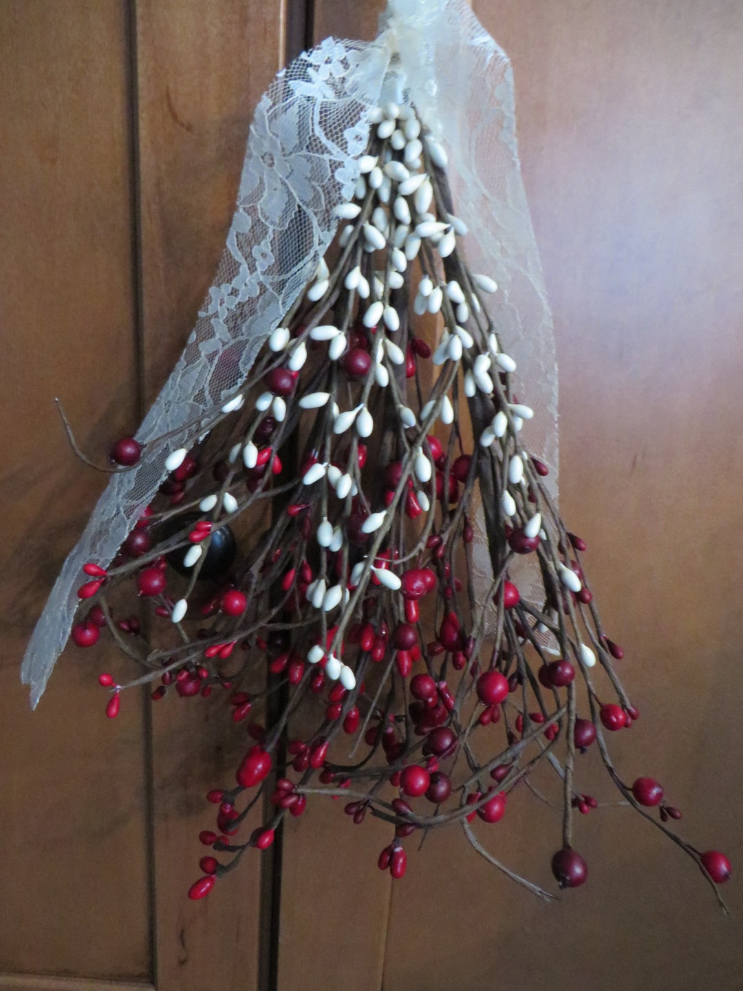 RED WHITE Pip Berry DOOR Spray With Lace Accent - Etsy