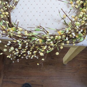 SPRING PIP BERRY Wreath Yellow Green and White Berries With Parchment ...