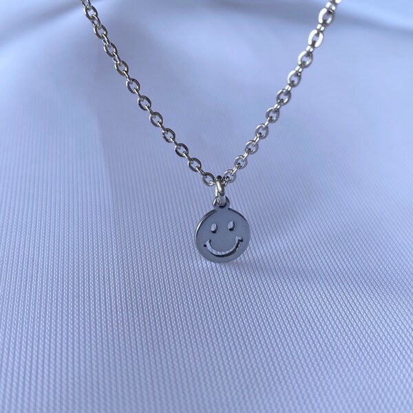 Smiley Face Necklace - Etsy