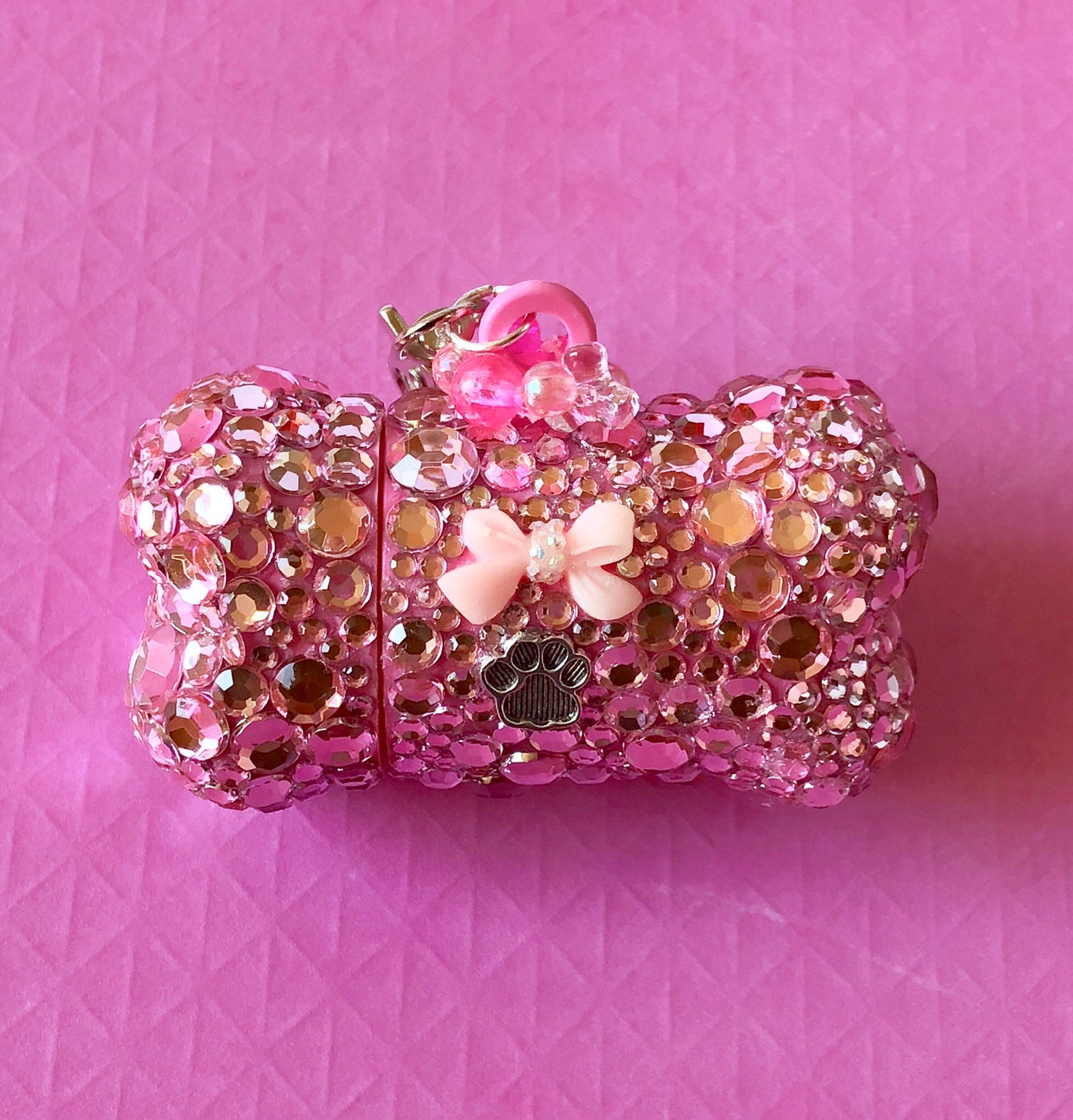 FASHION Dog Bag Dispenser, Fancy Pet Accessory, Sparkle Puppy Mess Bag ...