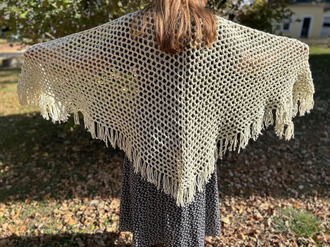 Filet Crochet Triangle Shawl/wool Shawl/reenactment Shawl - Etsy