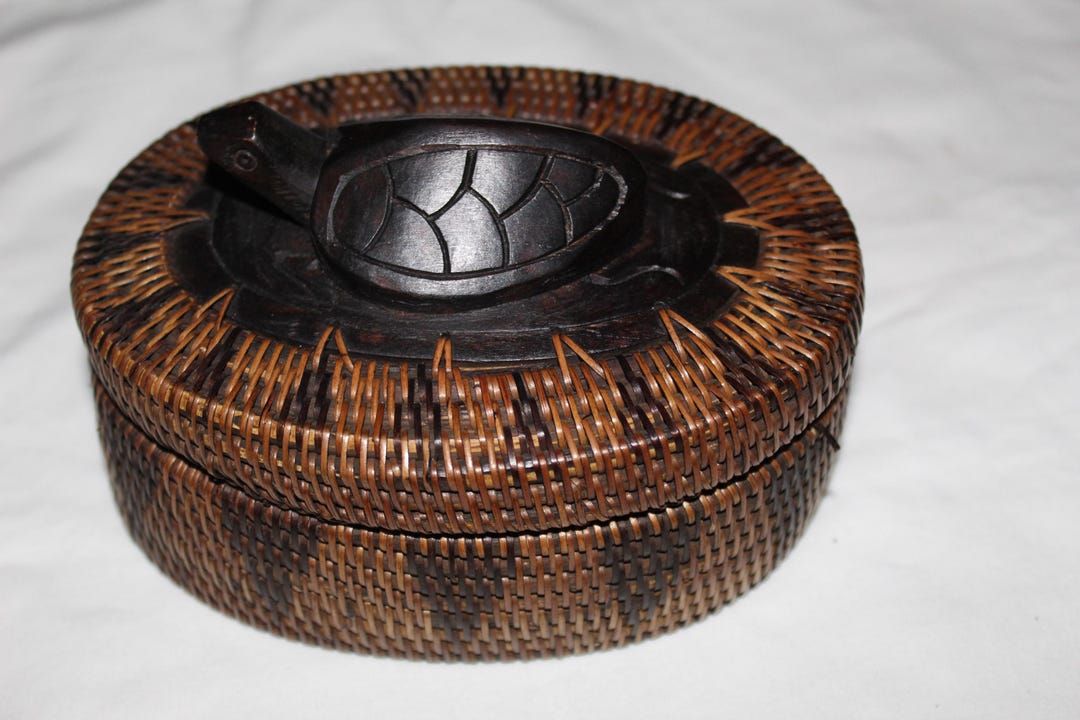 VINTAGE Hand Woven Oval Wicker & Wood Sea Turtle Jewelry Box, Trinket ...