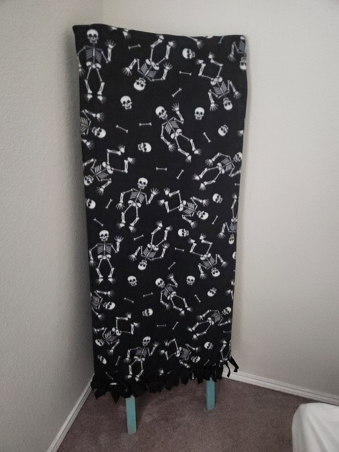 Skeleton Blanket / Skeletons / Gift for Halloween / Halloween Blanket ...