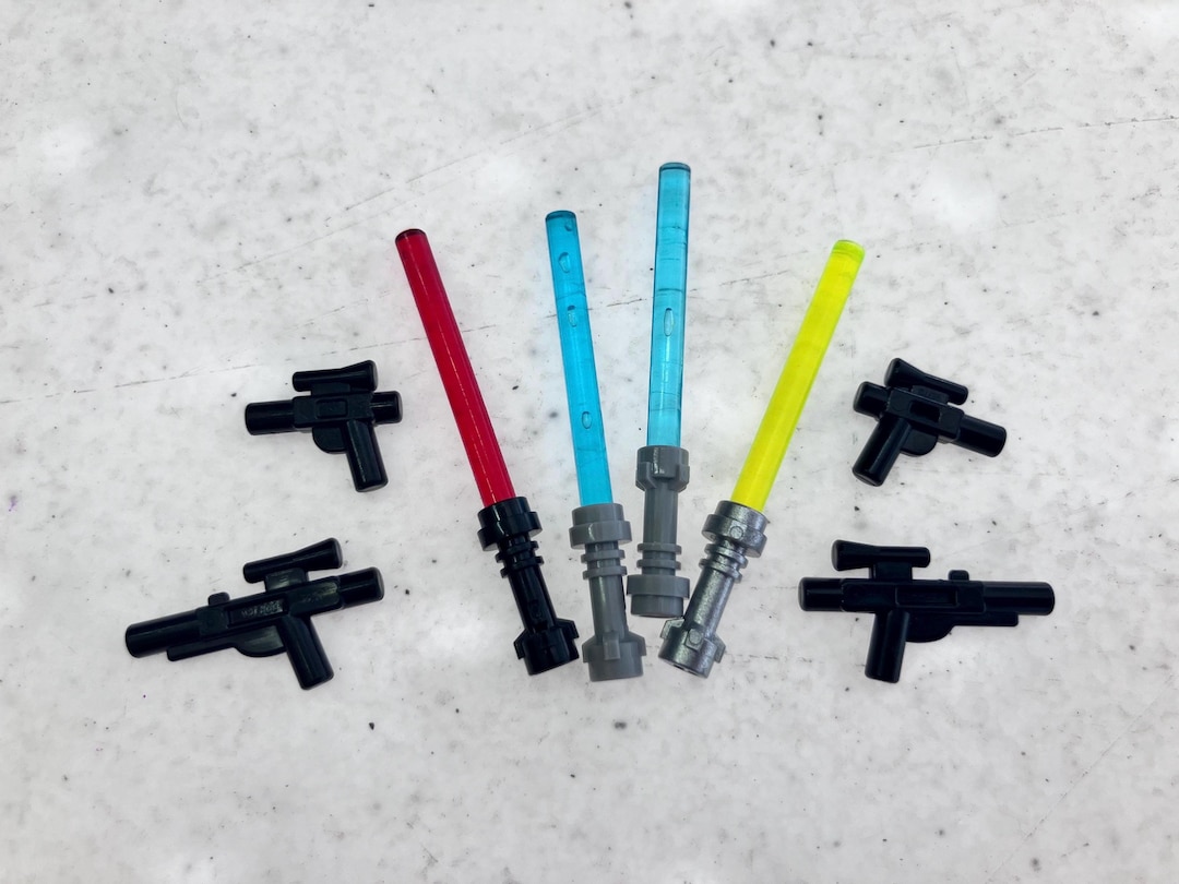 Star Wars Survival Pack: 4 Lightsabers & 4 Blasters, 8-pack – Genuine ...